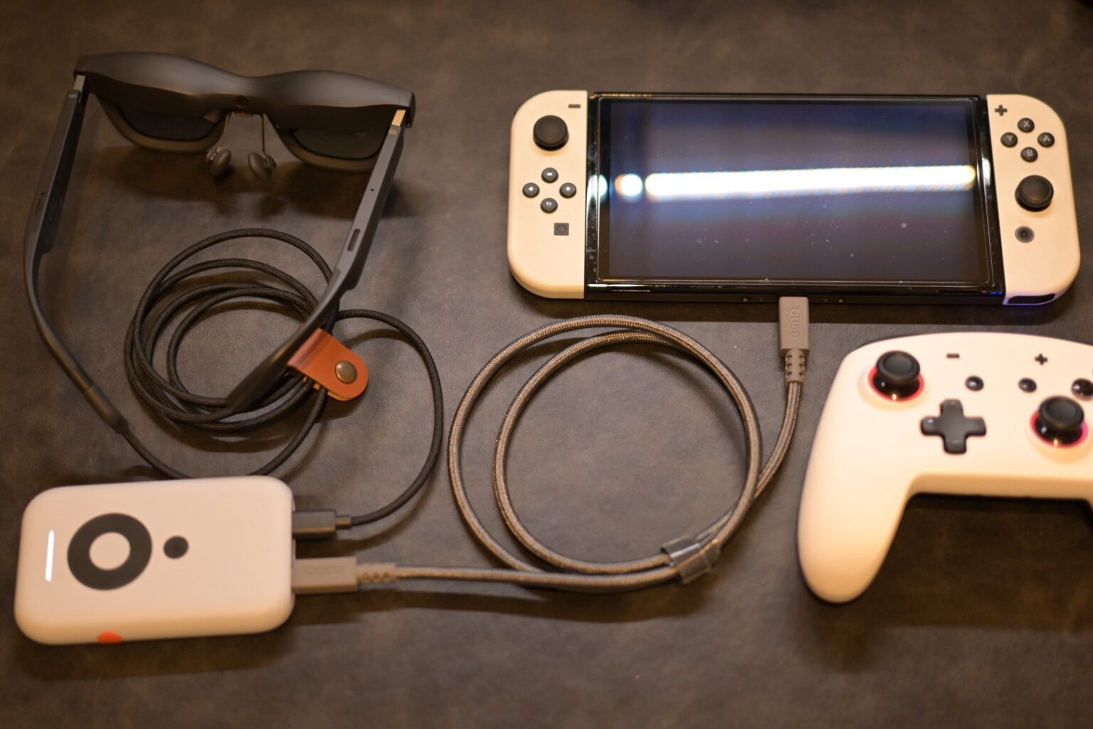 XREAL Hubを使えば充電しながらNintendo SwitchやiPhone15のコンテンツが楽しめる | なんぶろ